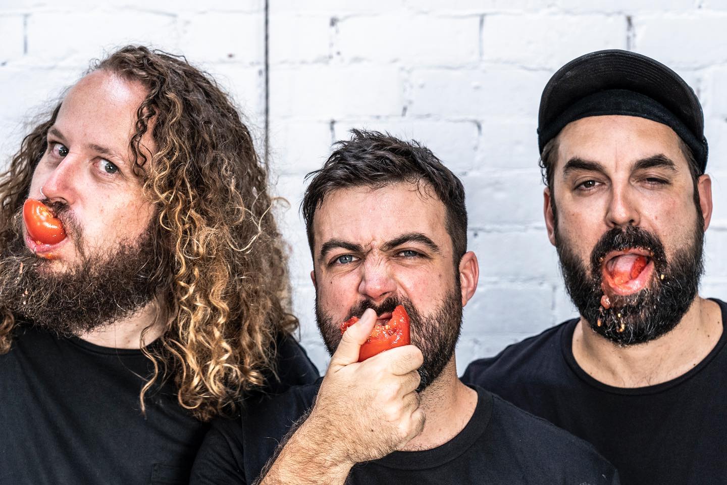 VIDEO PREMIERE: Richard Cuthbert – Tomato Plants – Doubtful Sounds